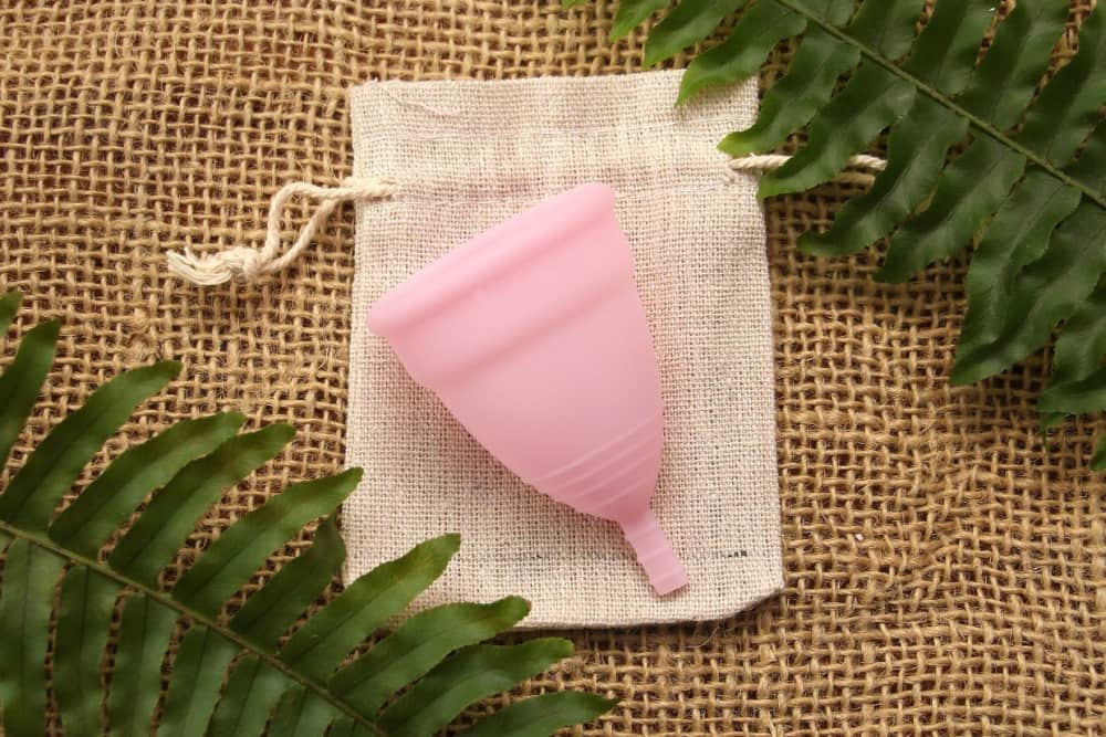 Como Usar Um Copo Menstrual Como Usar O Copo Menstrual – Green Vibe